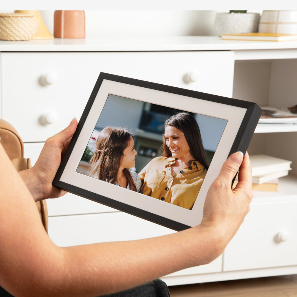 PhotoSpring View Battery Powered 10in Digital Picture Frame