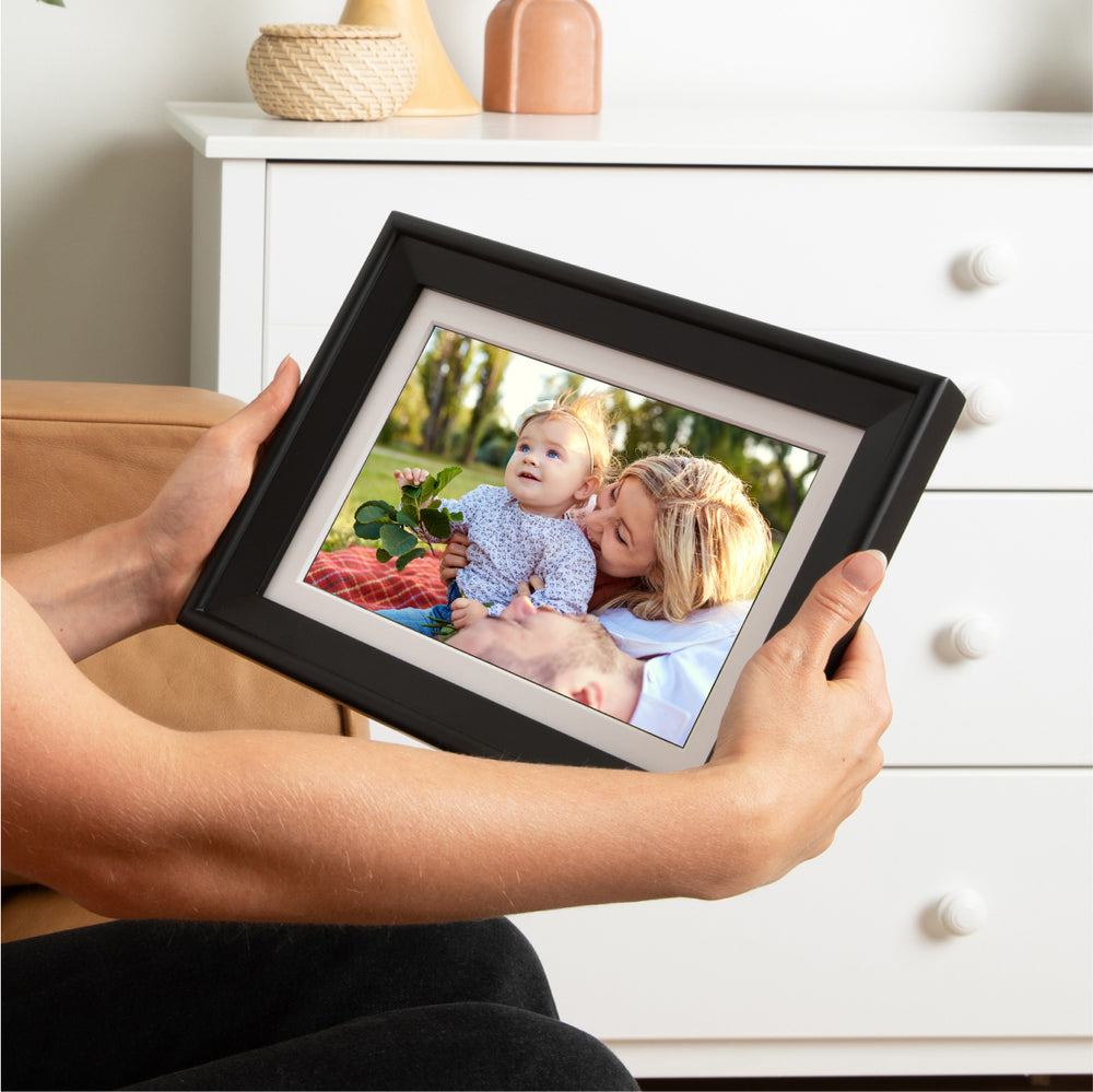 PhotoSpring Classic 10in Wifi Digital Photo Frame